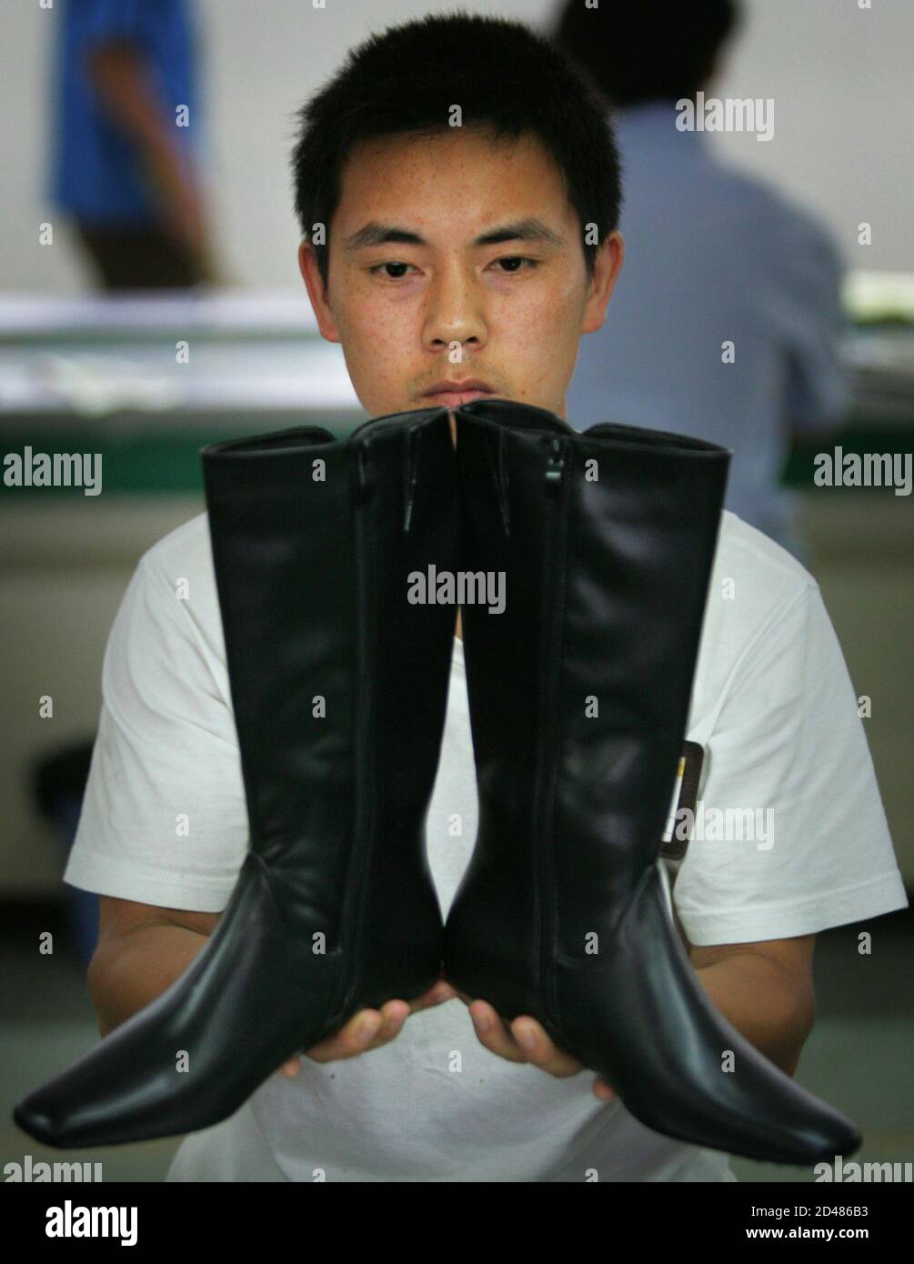 China shoe production hi-res stock photography and images - Alamy