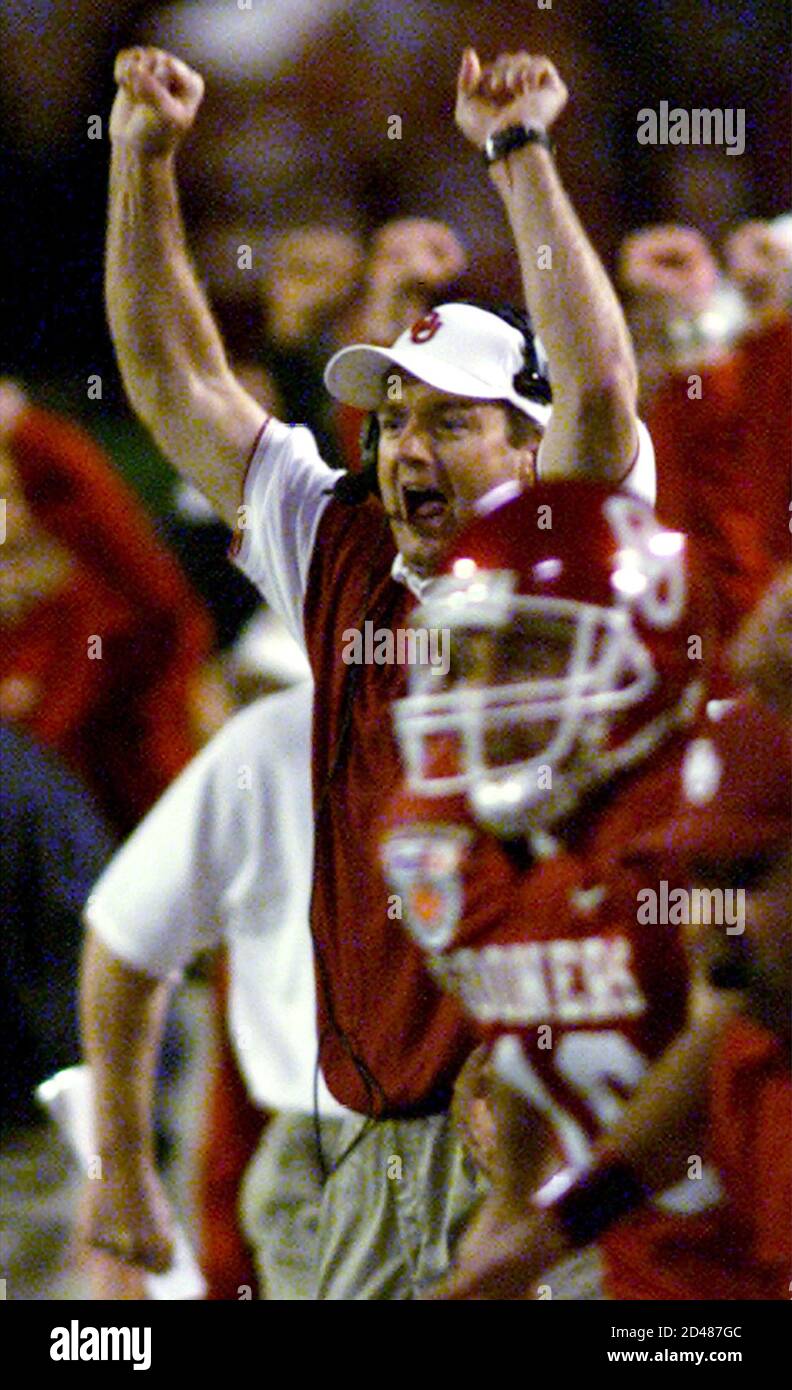 Bob stoops hi-res stock photography and images - Alamy