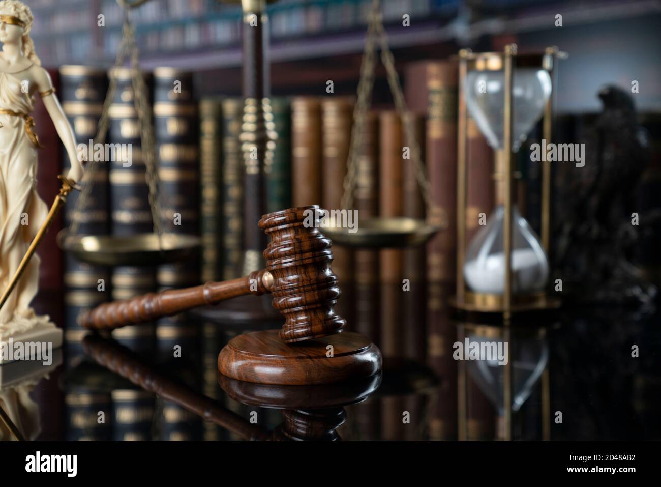Law and justice concept. Gavel of the jugde, Themis sculpture and scale ...