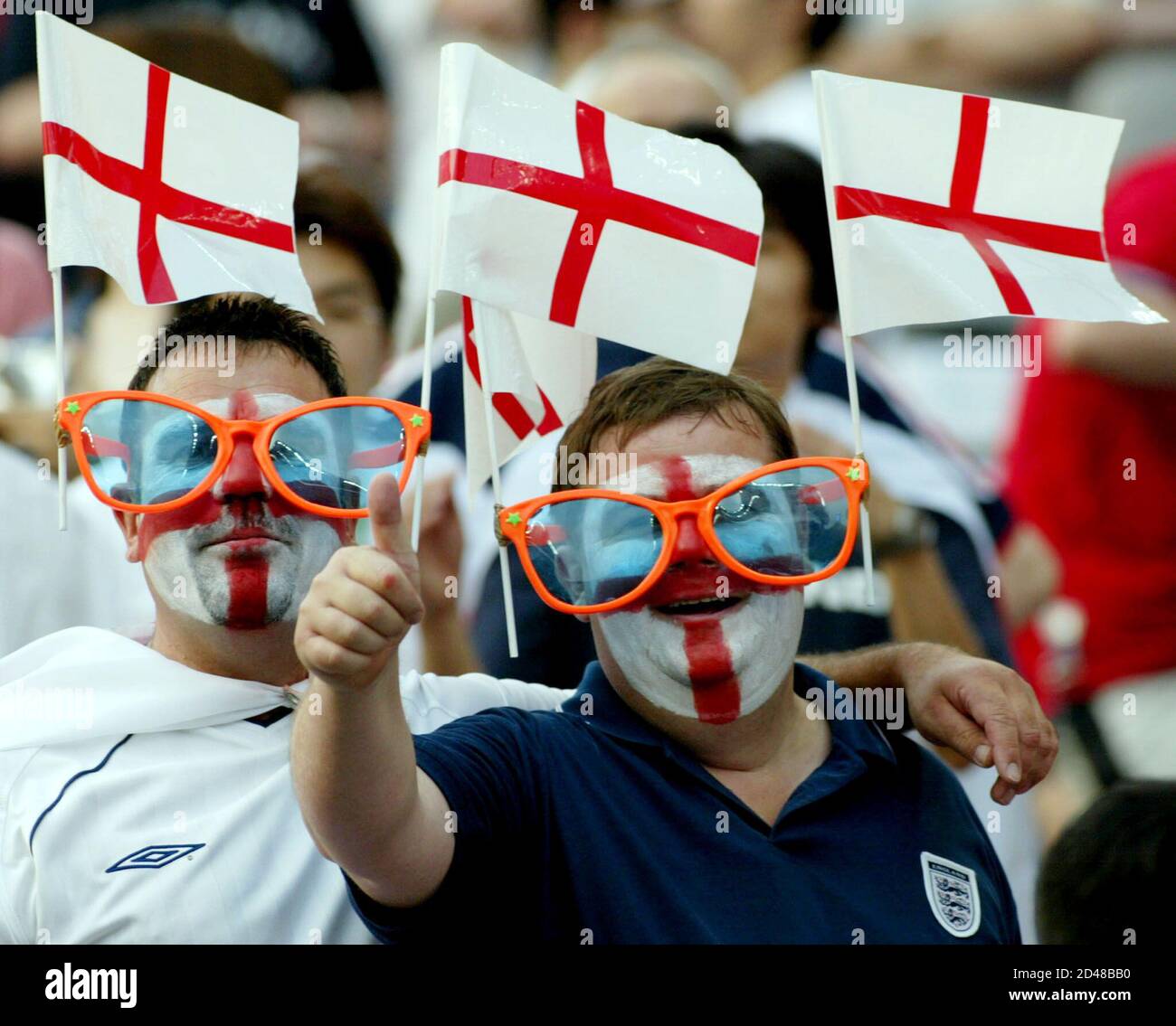 2002 world cup english flags hi-res stock photography and images - Alamy