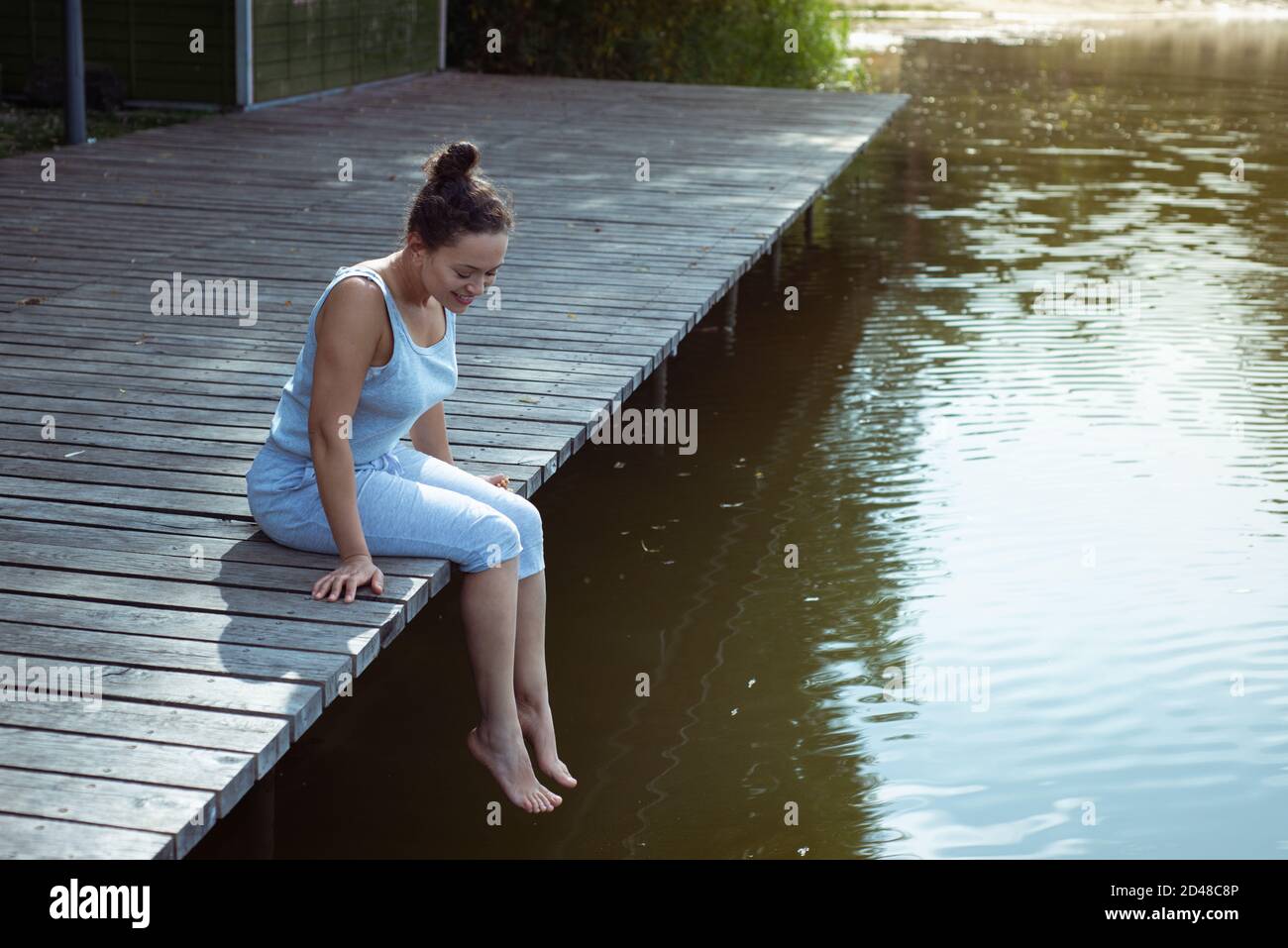 Girl legs dangling hi-res stock photography and images - Alamy