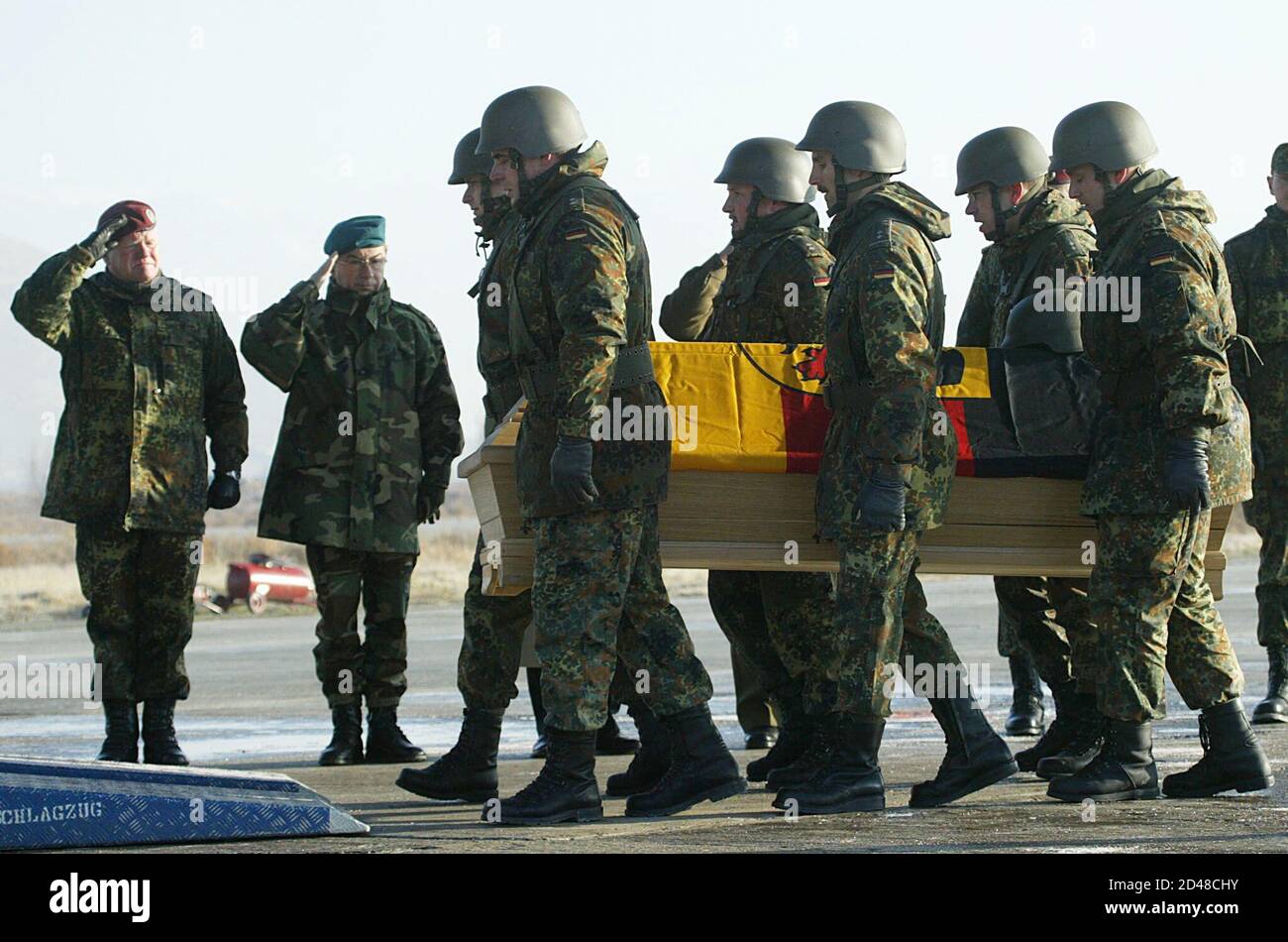 German isaf commander hi-res stock photography and images - Alamy