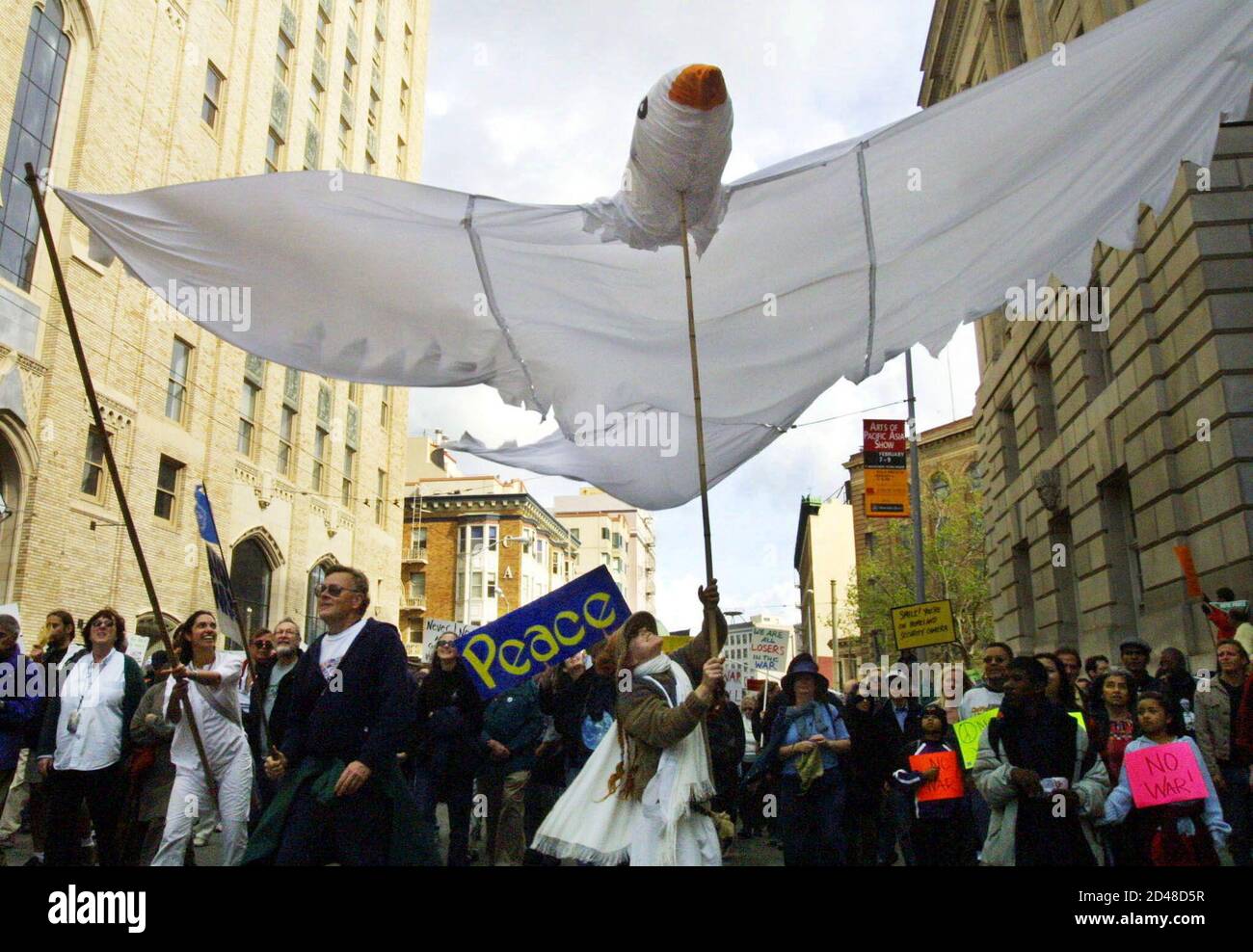 Dove as a symbol of peace hi-res stock photography and images - Alamy