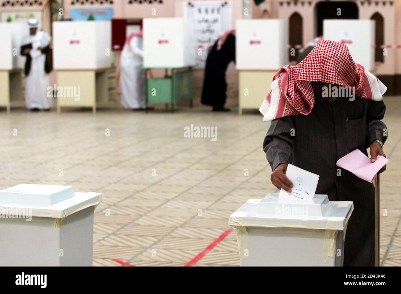 Absolute monarchy hi-res stock photography and images - Alamy