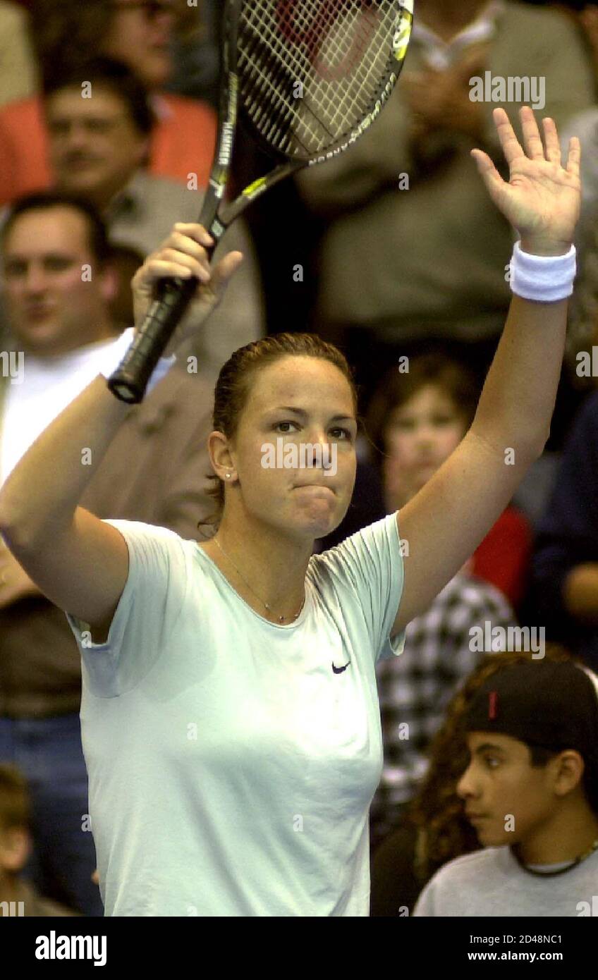 Martina hingis 2000 hi-res stock photography and images - Alamy