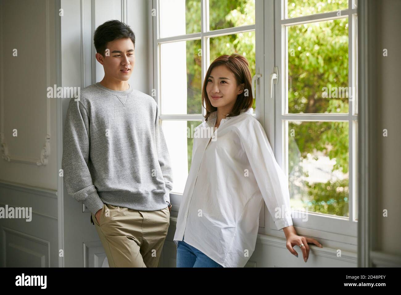 Conversation at home hi-res stock photography and images - Alamy