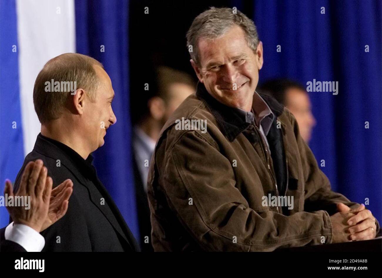 George w bush putin 2001 hi-res stock photography and images - Alamy