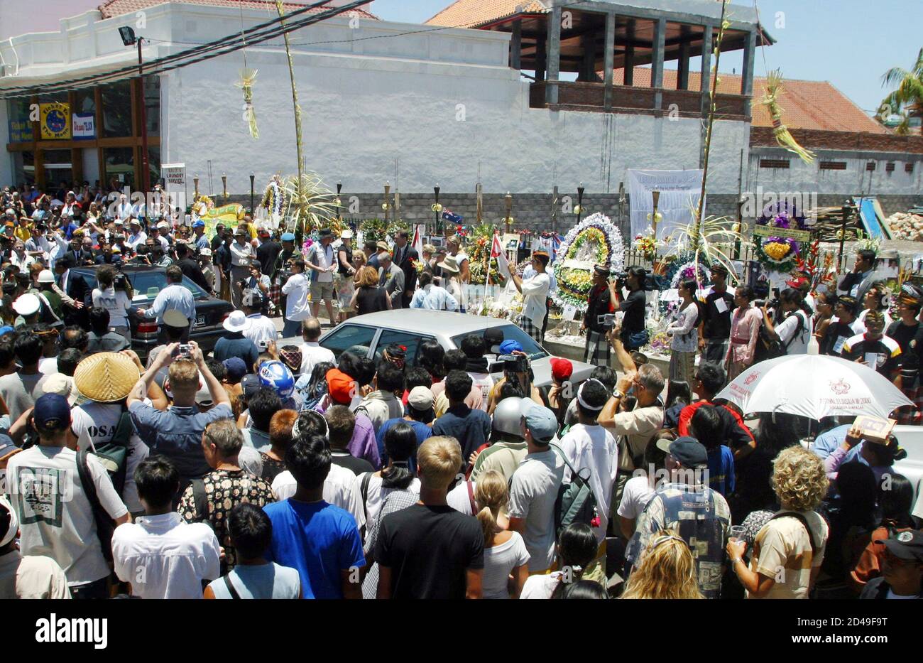 Sari club hi-res stock photography and images - Alamy