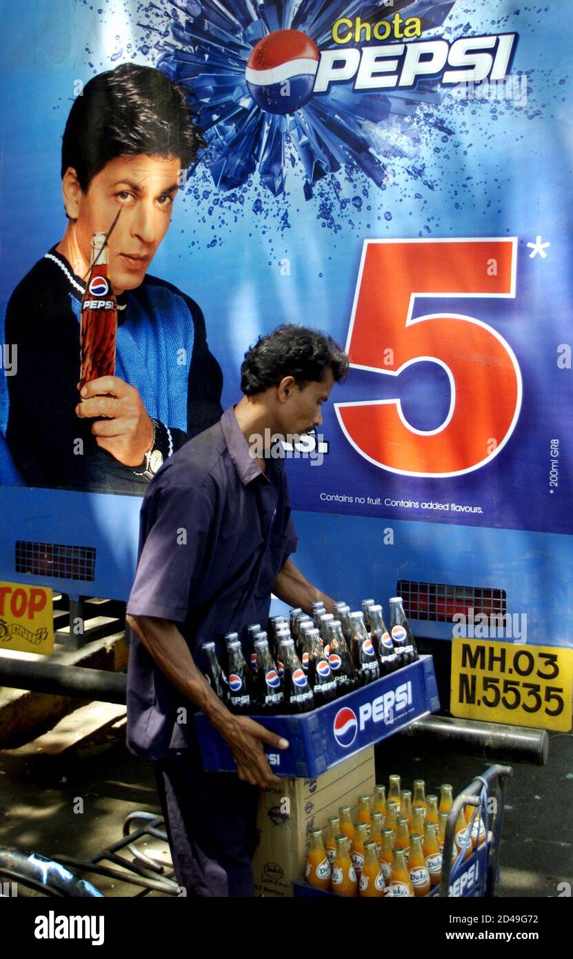 Pepsi truck india hi-res stock photography and images - Alamy