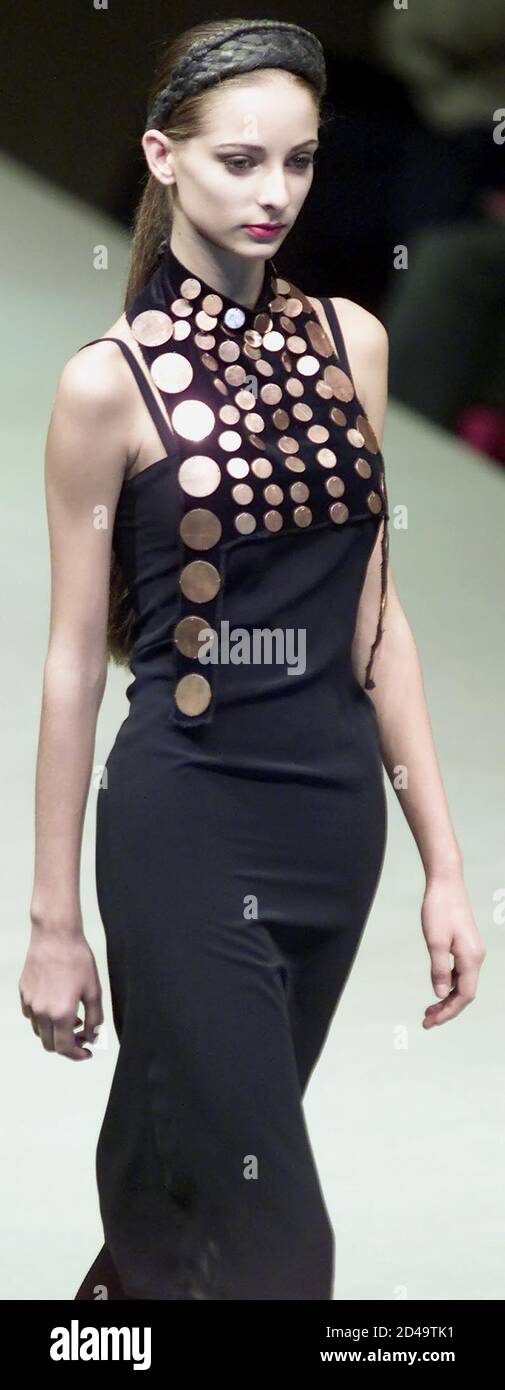 Fashion show catwalk 2001 hi-res stock photography and images - Alamy