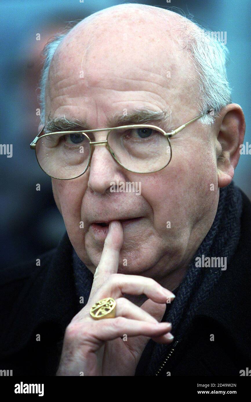 Father edward daly hi-res stock photography and images - Alamy