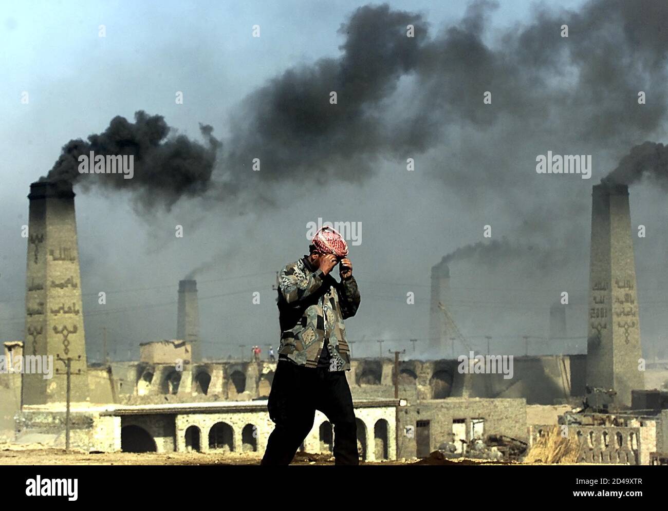 Iraqi worker hi-res stock photography and images - Alamy