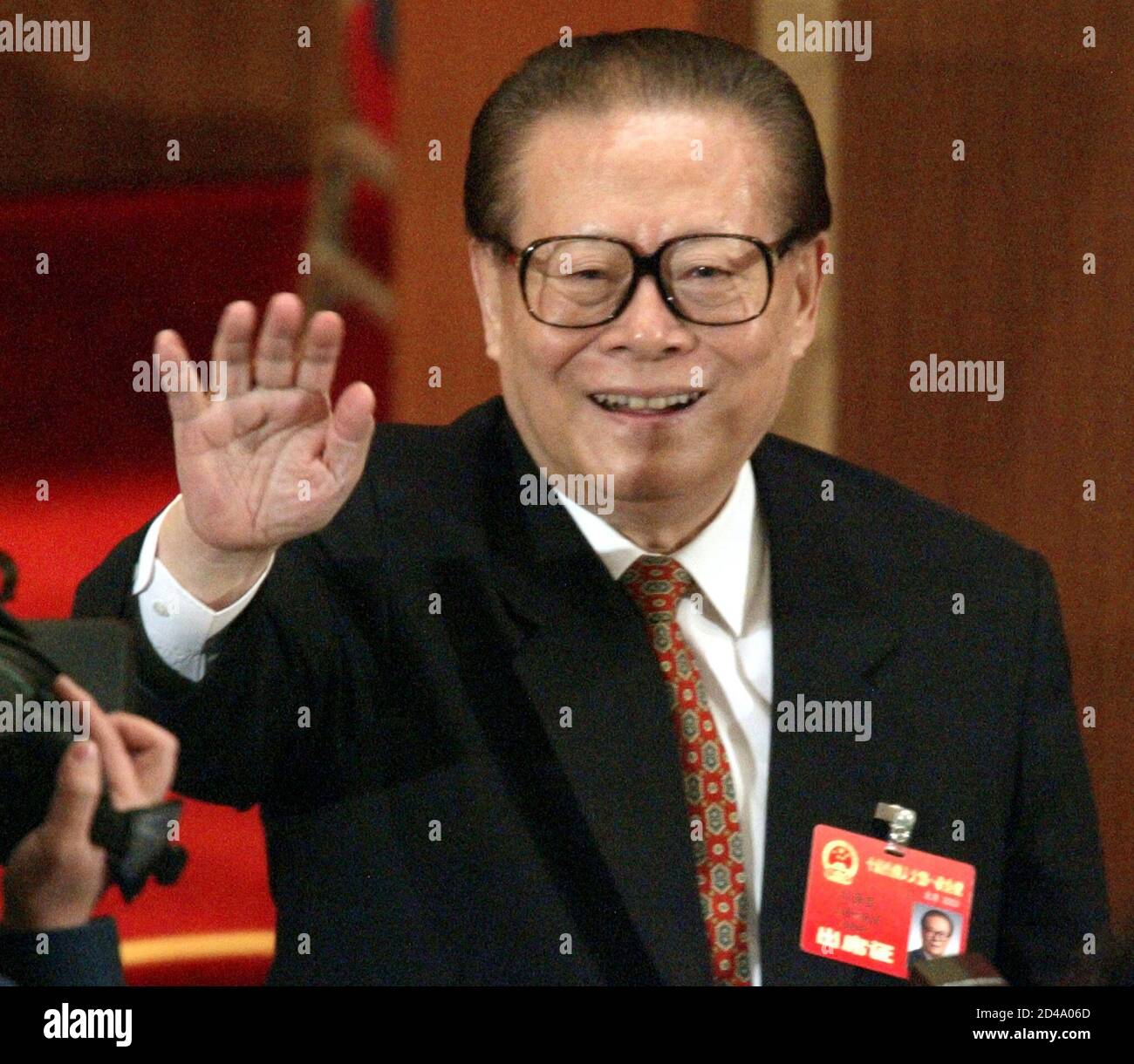 Chinese president jiang zemin waves hi-res stock photography and images ...
