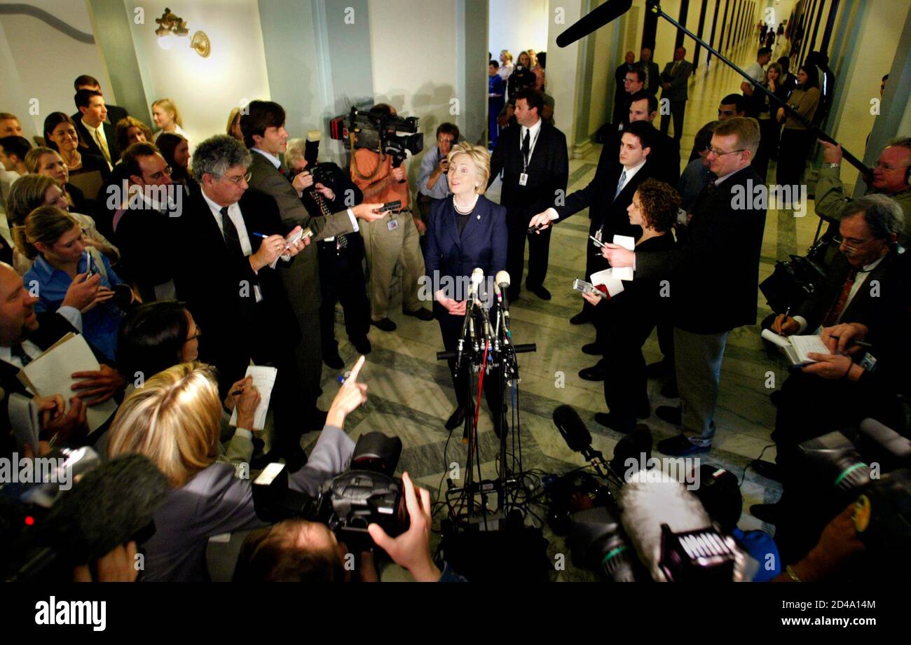 Bill clinton monica lewinsky 1998 hi-res stock photography and images ...