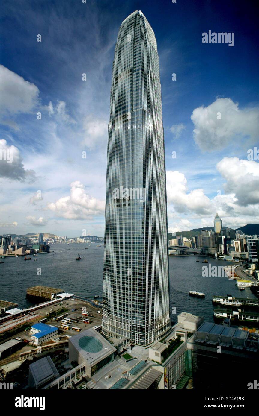 Hong kongs tallest buildings hi-res stock photography and images - Alamy