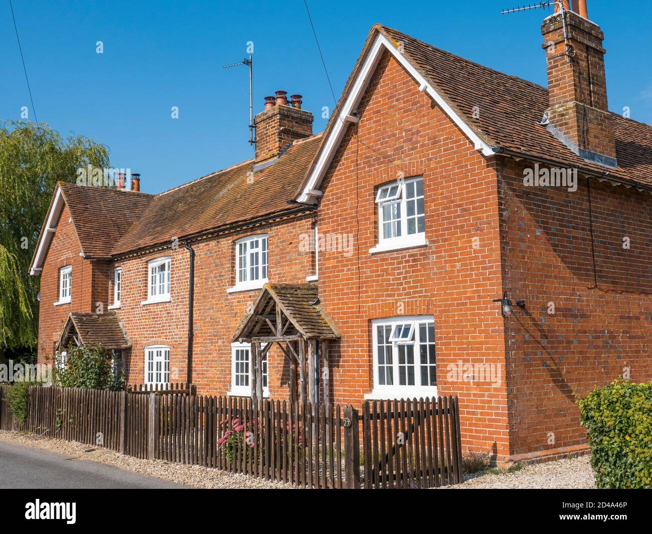 Traditional village england hi-res stock photography and images - Alamy