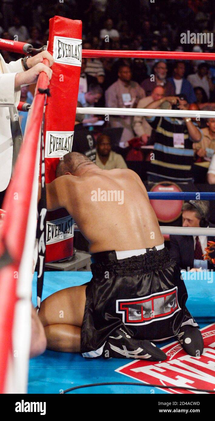 Heavyweight boxer seconds hi-res stock photography and images - Alamy