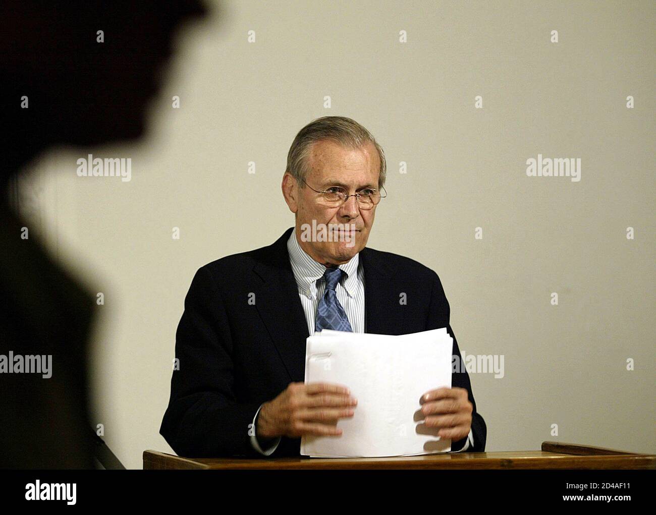 Donald rumsfeld tv hi-res stock photography and images - Alamy