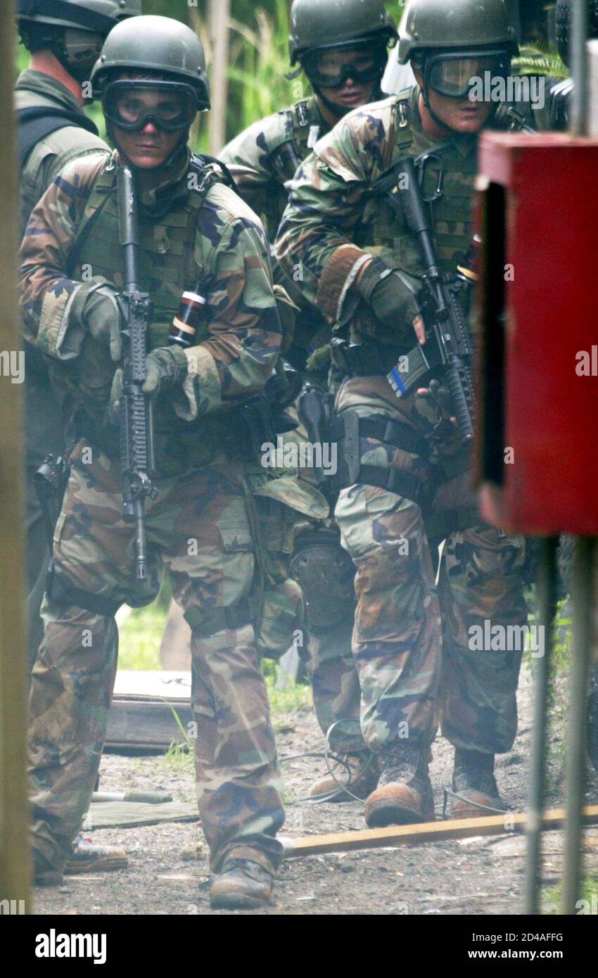 Battle of okinawa marine hi-res stock photography and images - Alamy
