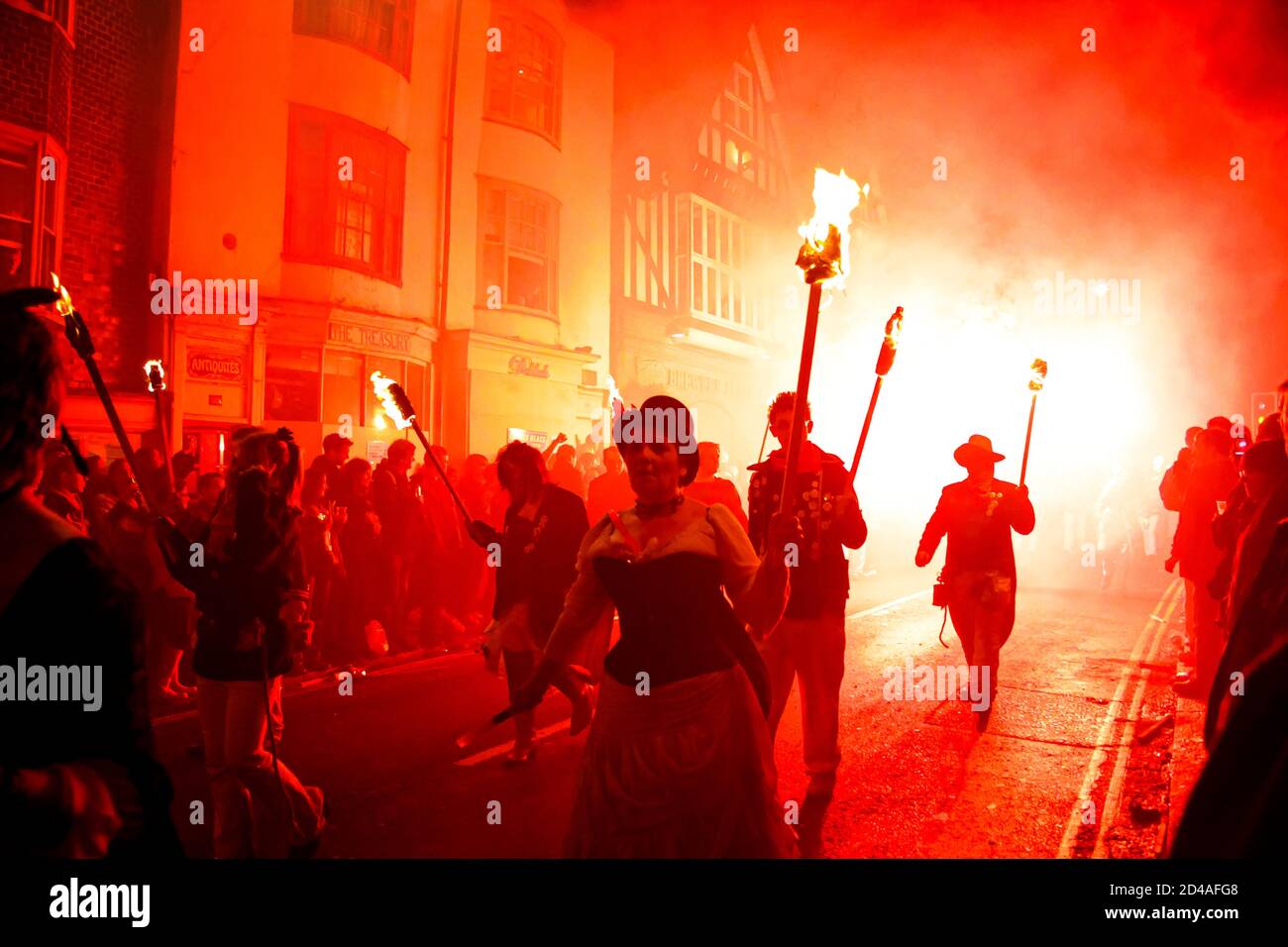 Flaming torches hi-res stock photography and images - Alamy