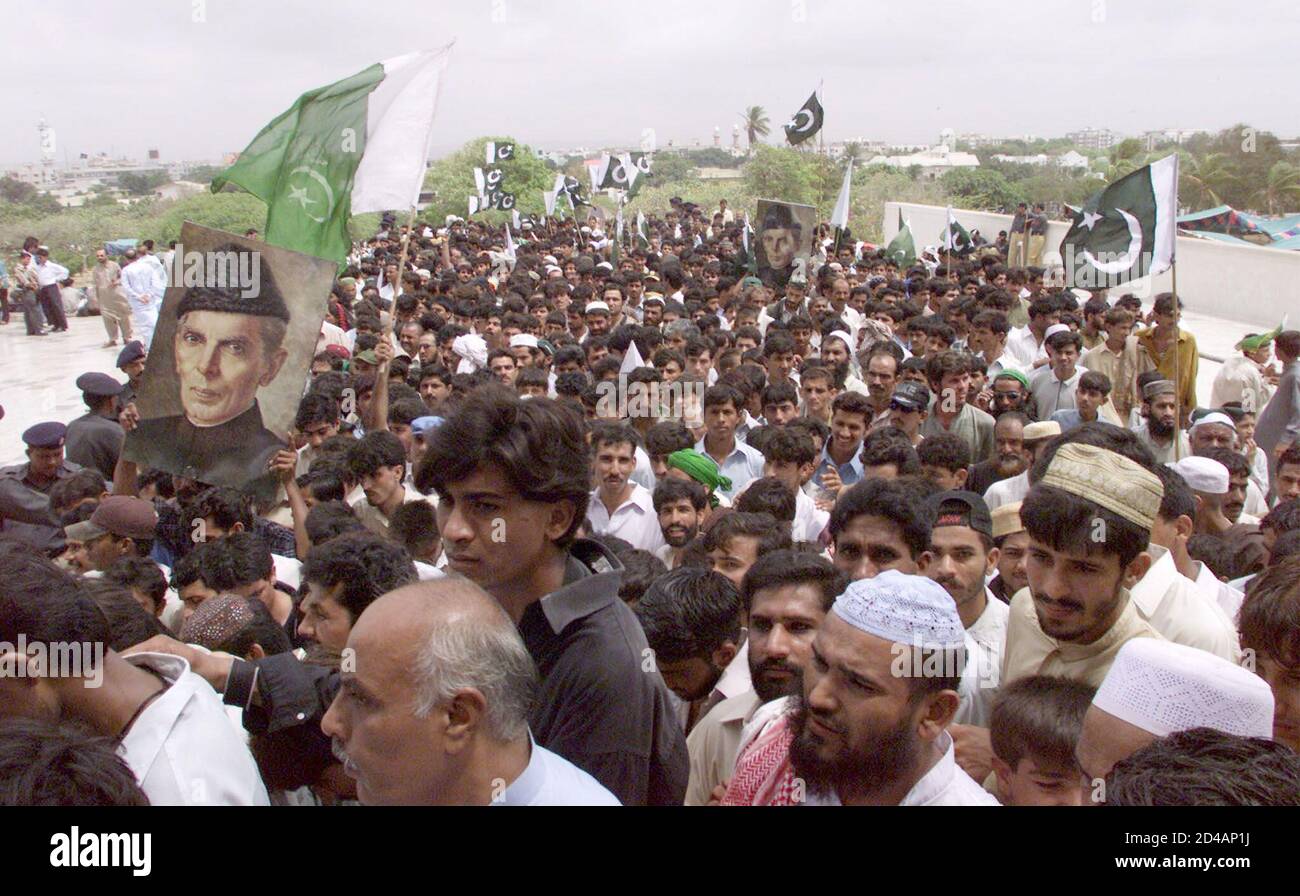 Karachi Queue High Resolution Stock Photography and Images - Alamy