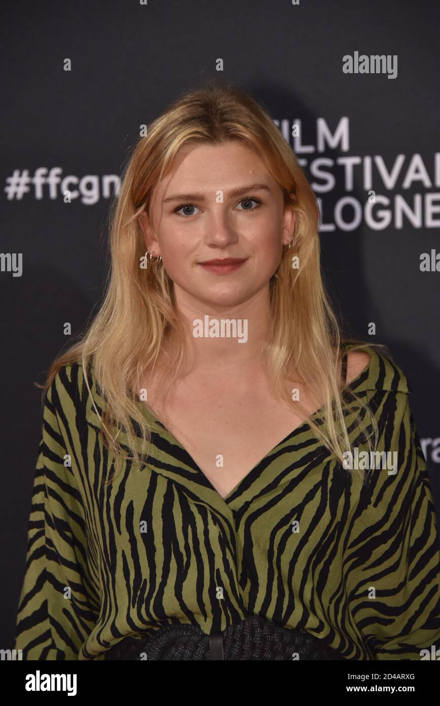 Cologne, Germany. 07th Oct, 2020. The actress Sinje Irslinger comes to ...