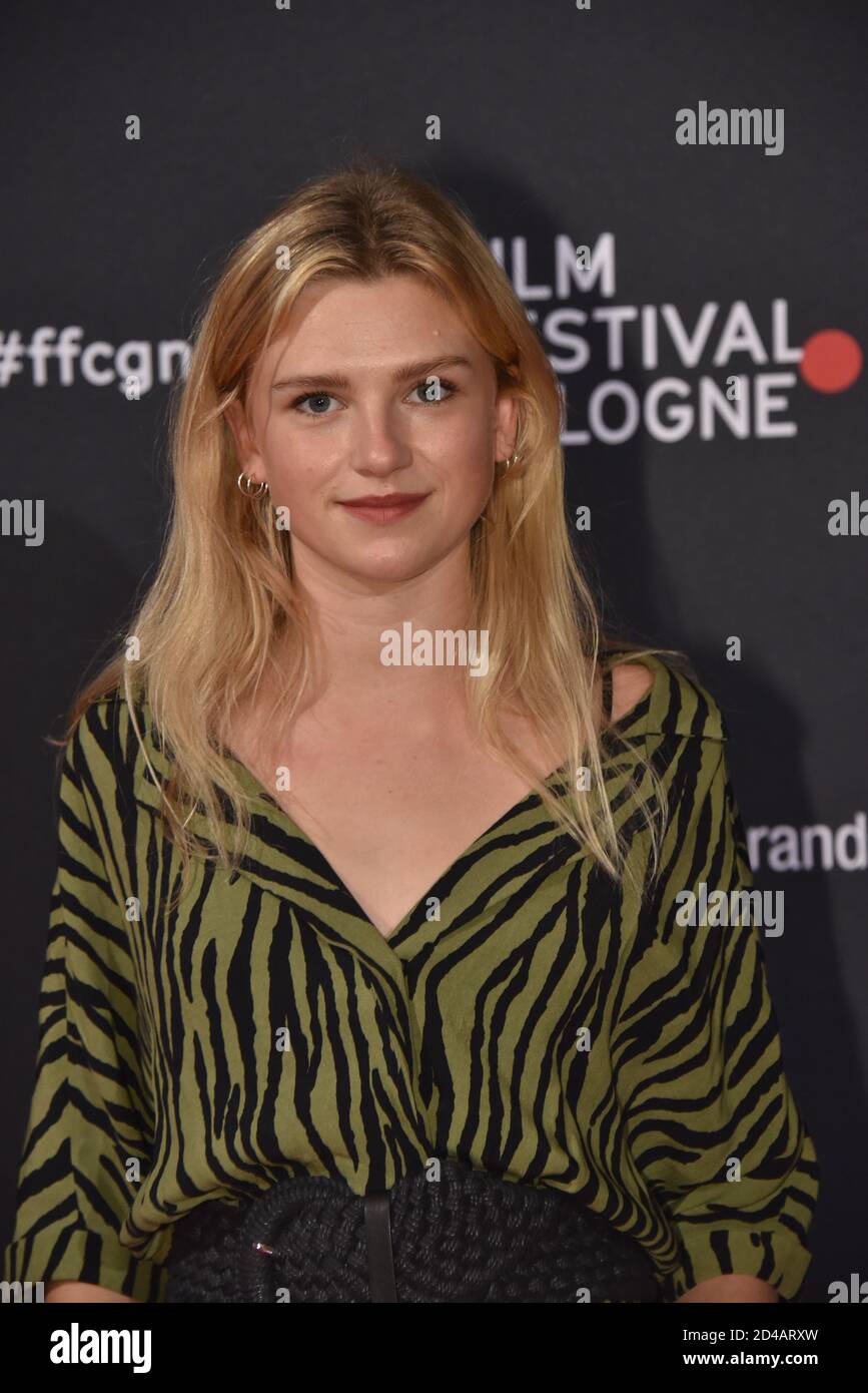 Cologne, Germany. 07th Oct, 2020. The actress Sinje Irslinger comes to the screening of the film ...