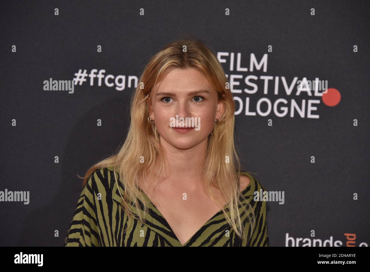 Cologne, Germany. 07th Oct, 2020. The actress Sinje Irslinger comes to ...