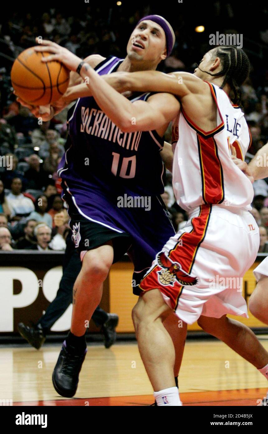 Sacramento kings guard mike bibby hi-res stock photography and images ...