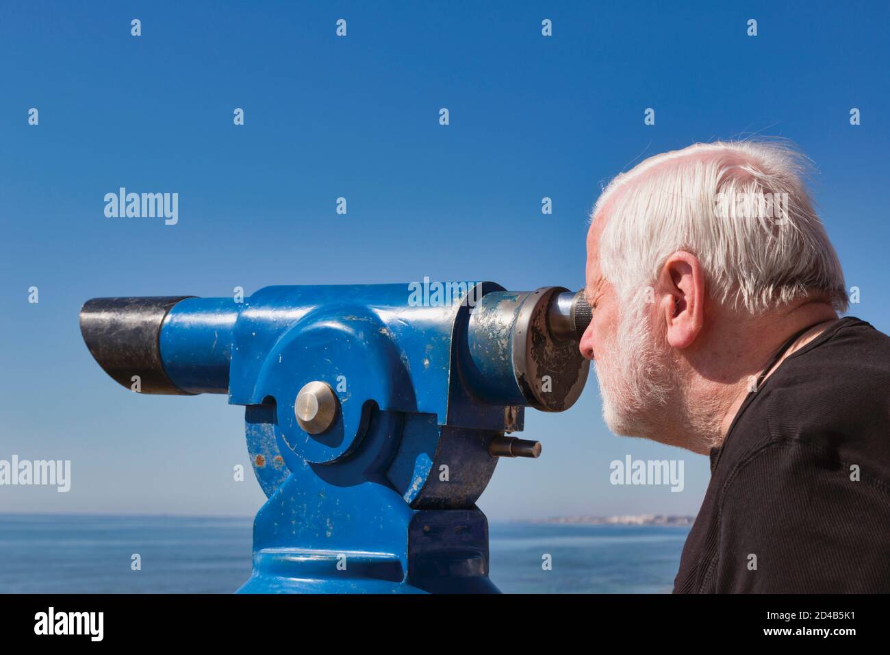 Coin in the slot telescope hi-res stock photography and images - Alamy