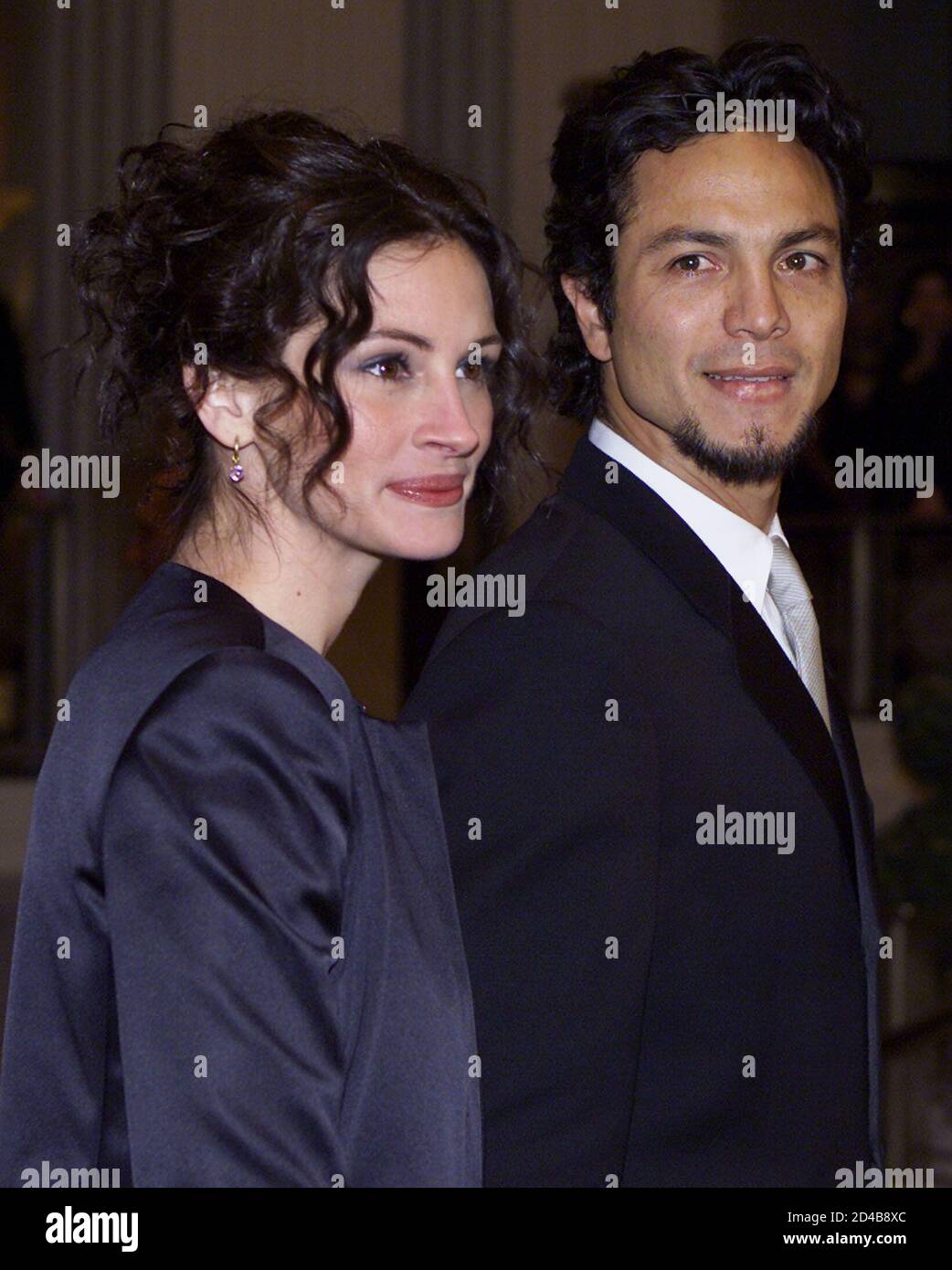 Julia Roberts And Benjamin Bratt High Resolution Stock Photography and ...