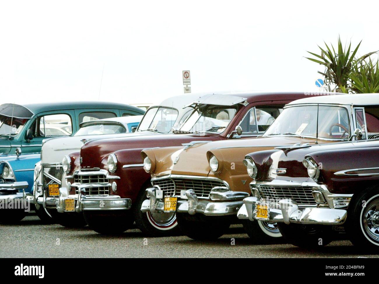 1950s automobiles hi-res stock photography and images - Alamy