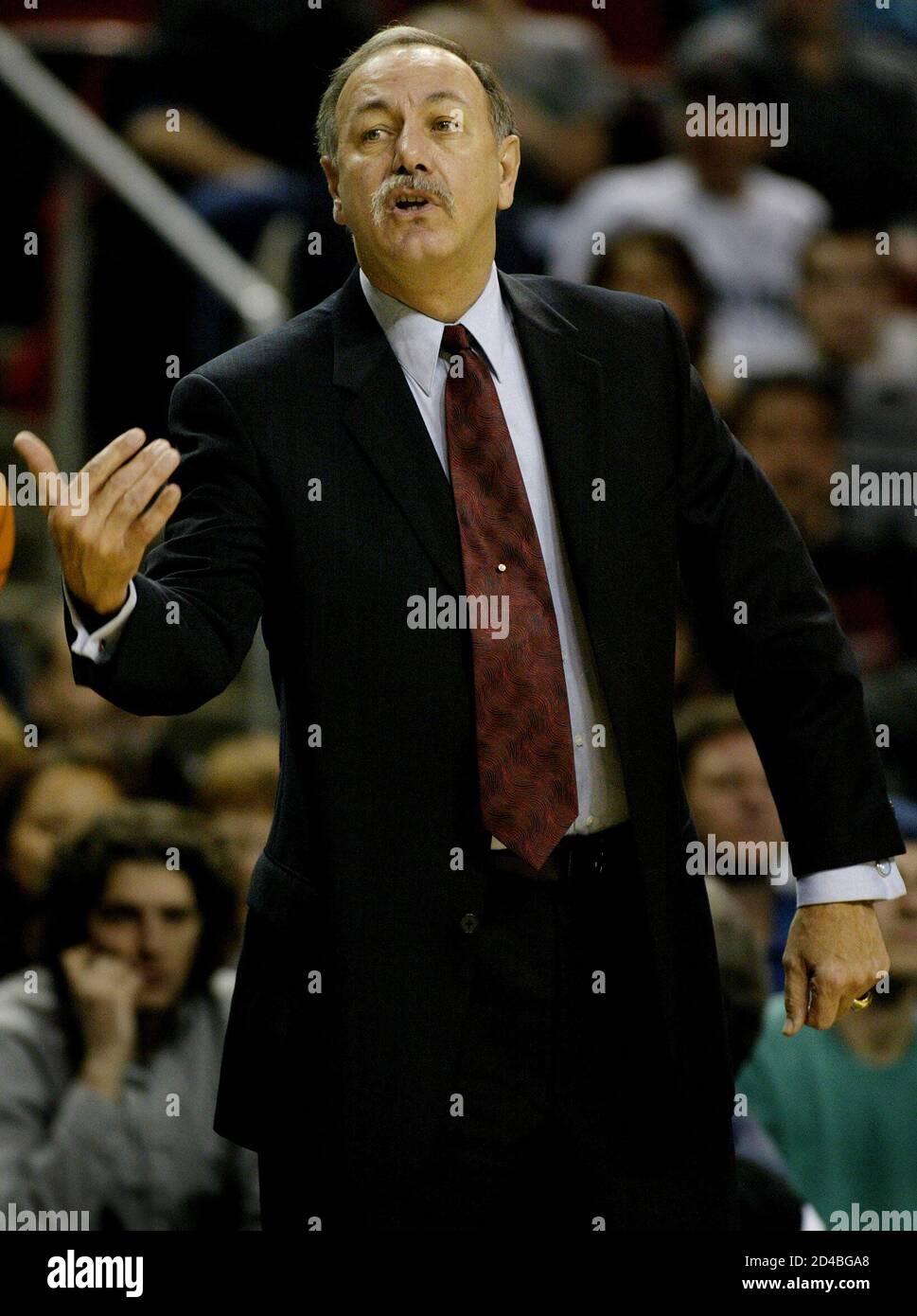 Basketball referee yelling hi-res stock photography and images - Alamy