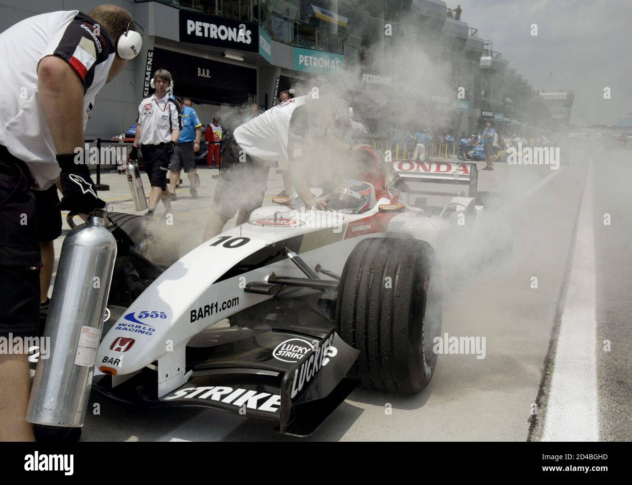 Pit crew at work on a race car hi-res stock photography and images - Alamy