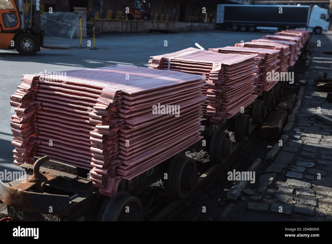 Copper bars in the smelter loaded for rail transport Stock Photo - Alamy