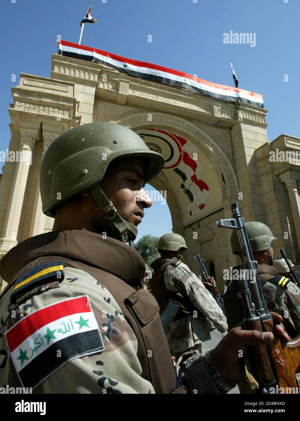 Iraqi flag raising ceremony hi-res stock photography and images - Alamy