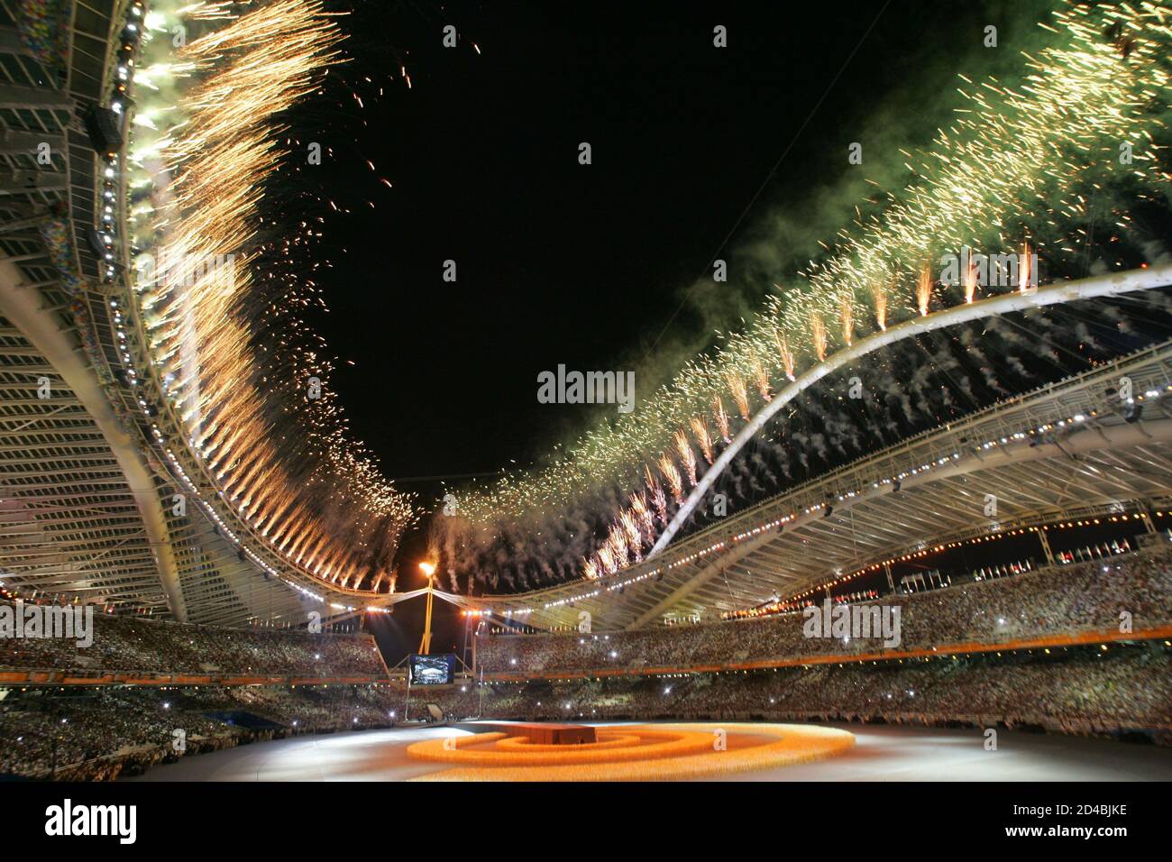 Athens olympic games 2004 closing ceremony hi-res stock photography and ...