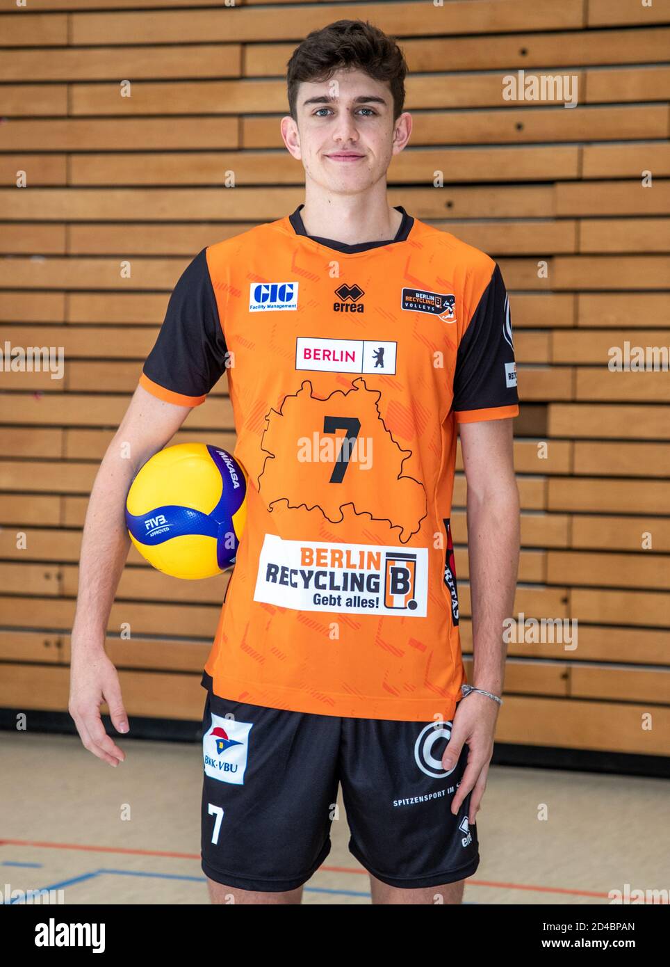 Robin baghdady hi-res stock photography and images - Alamy