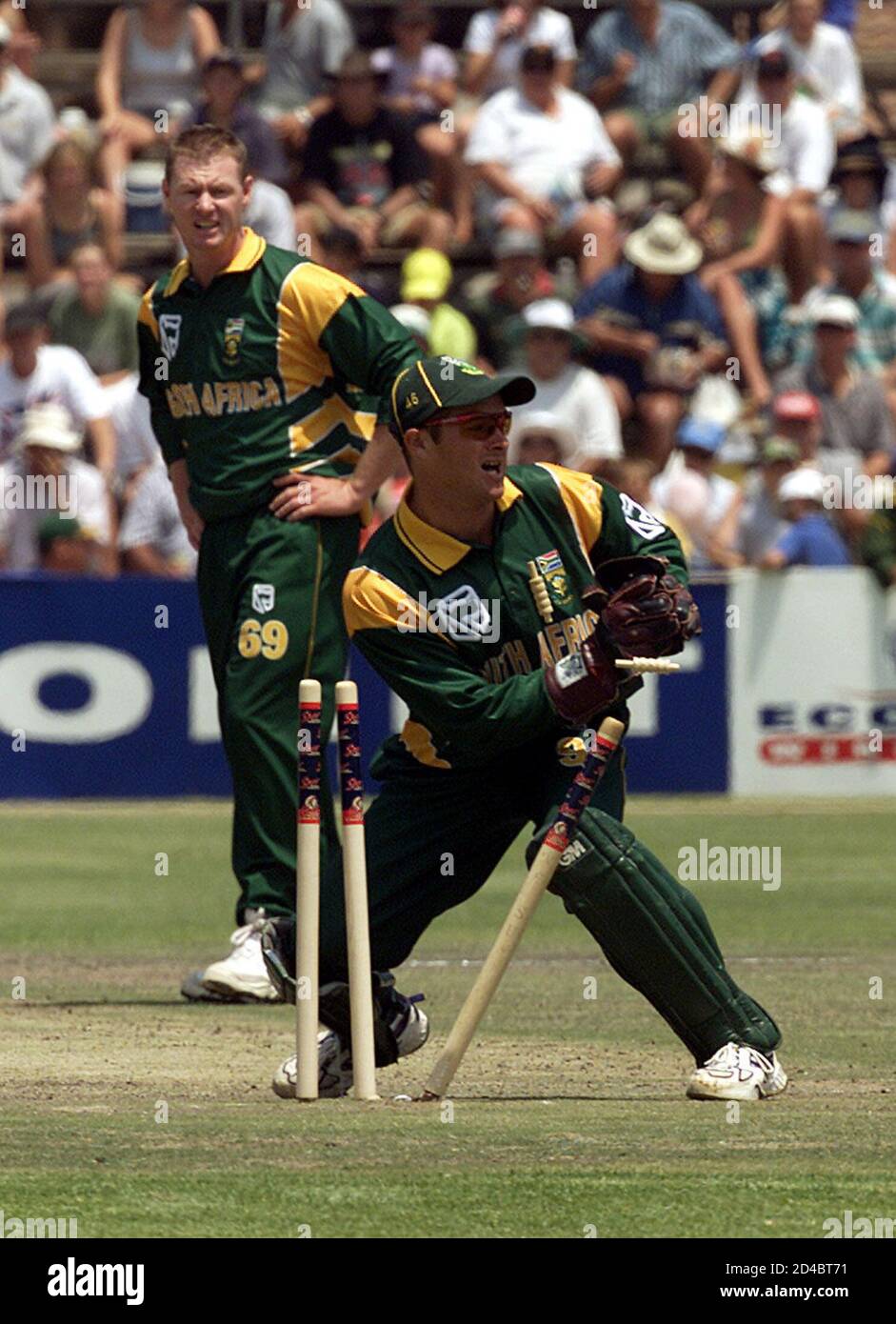 South african bowler lance klusener hi-res stock photography and images ...