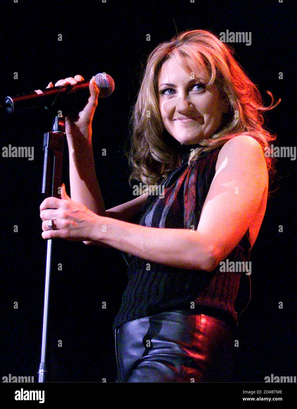 Lee ann womack performs hi-res stock photography and images - Alamy