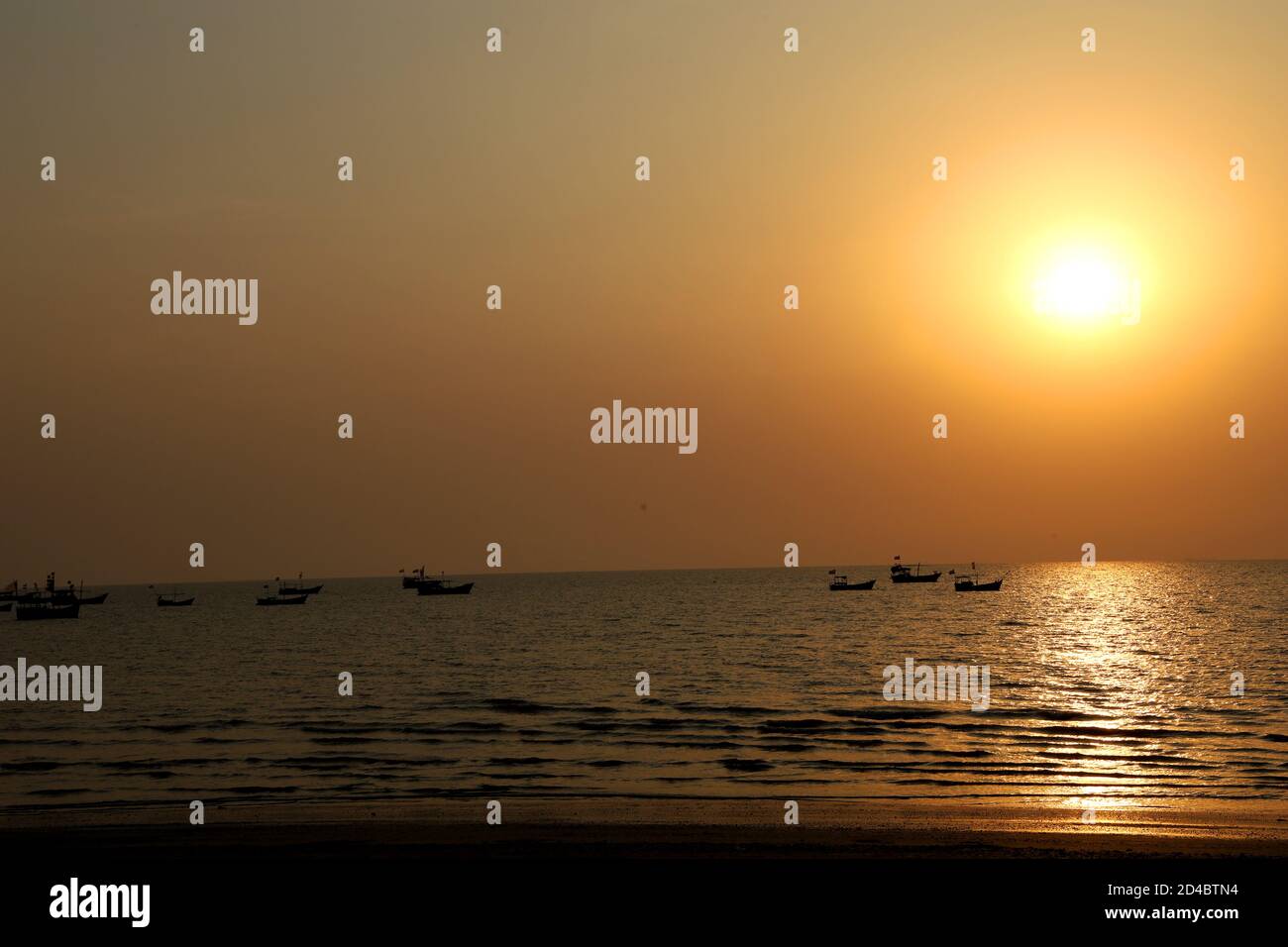Kids playing on beach sunset hi-res stock photography and images - Alamy
