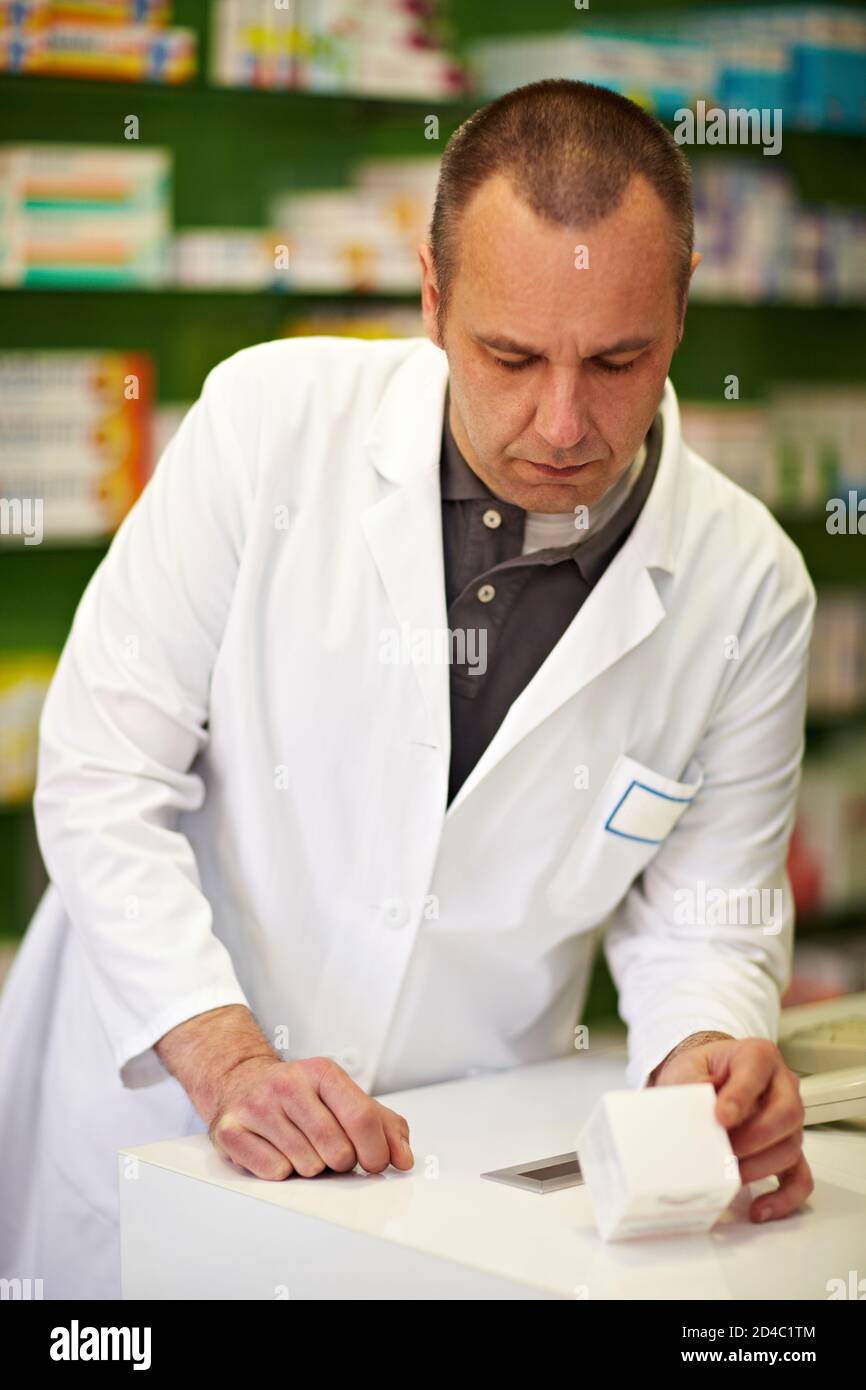 Critical drugs hi-res stock photography and images - Alamy