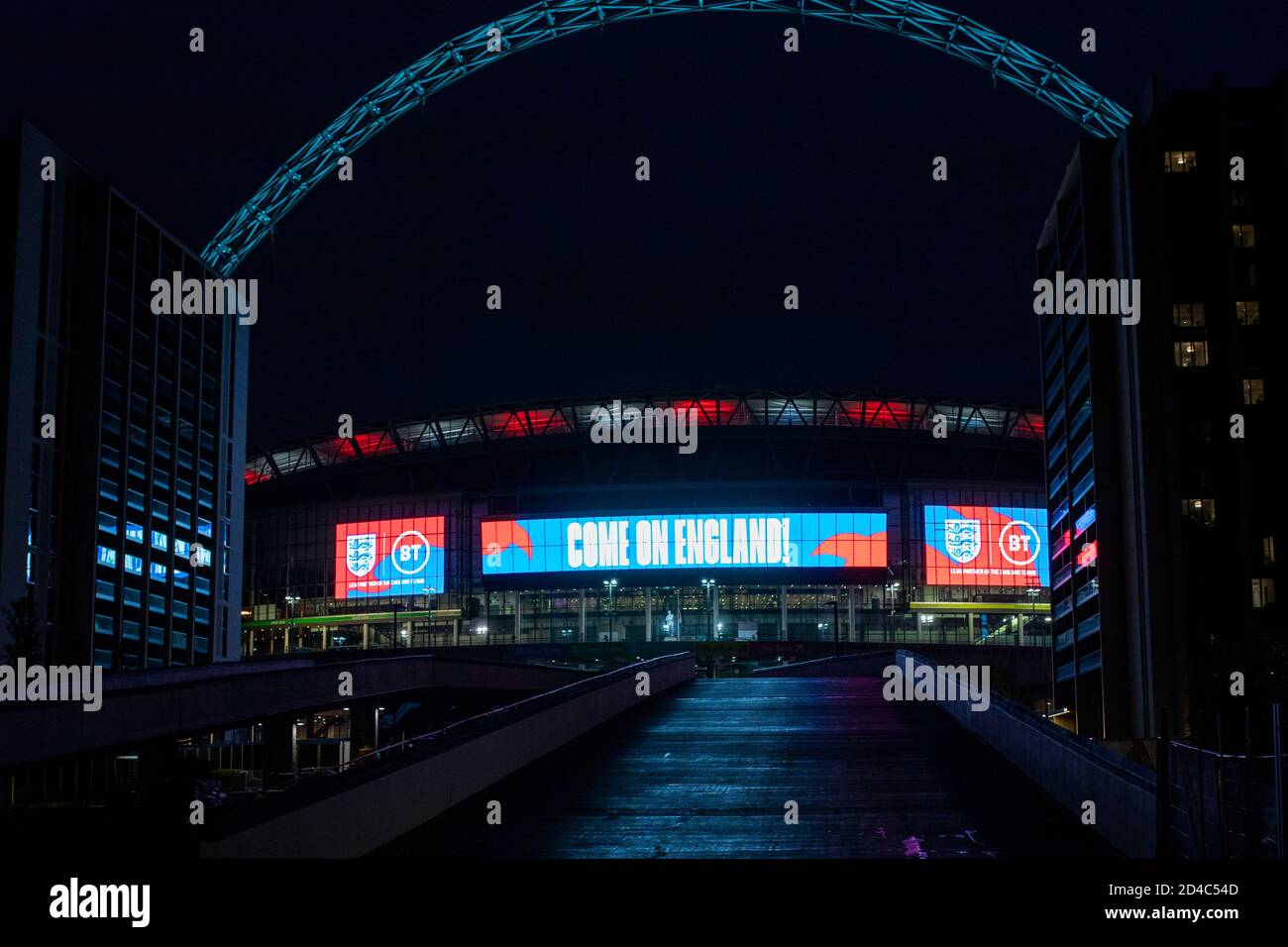 Wembley football stadium empty hi-res stock photography and images - Alamy