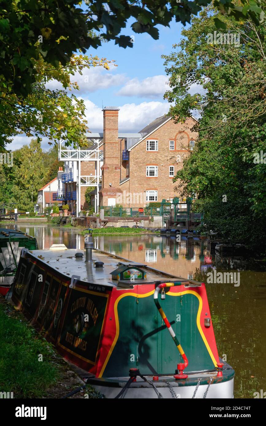 Modern apartments on the River Wey navigation canal at Thames Lock ...