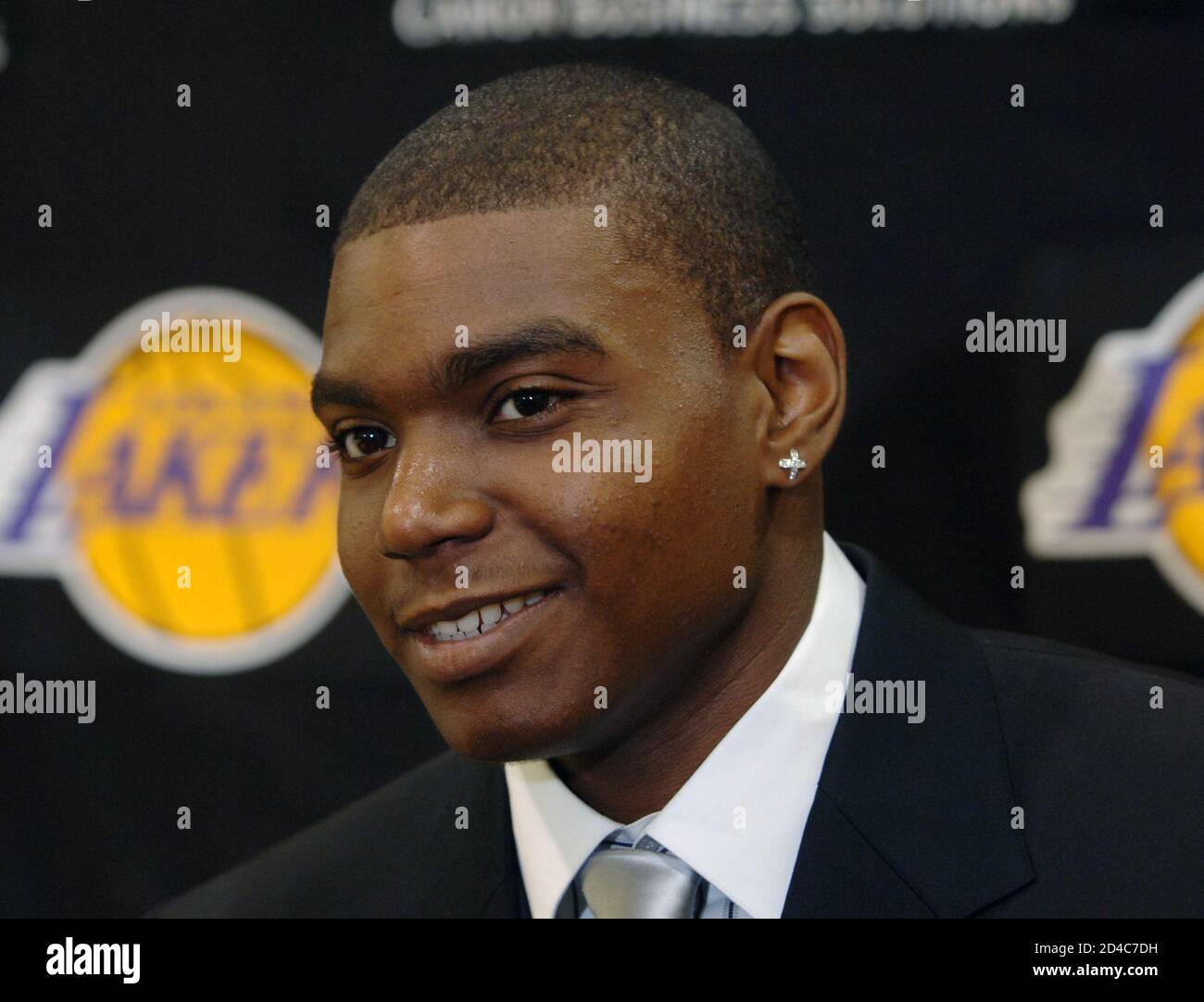 Nba andrew bynum 2005 hi-res stock photography and images - Alamy