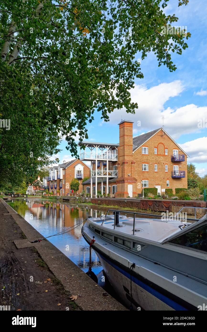 Modern apartments on the River Wey navigation canal at Thames Lock ...