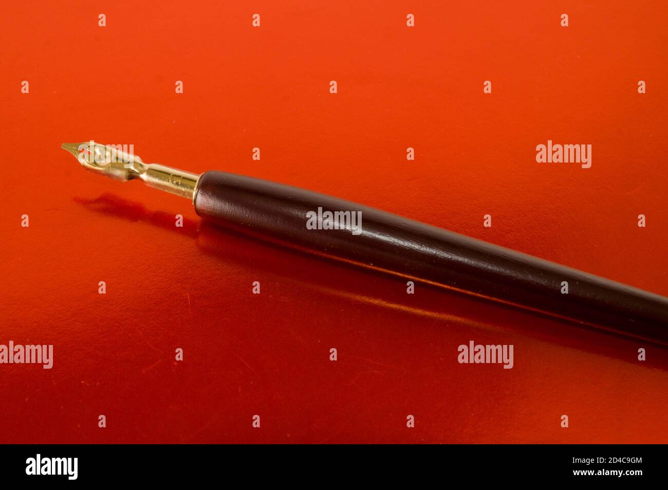 Antique ink pen background Stock Photo - Alamy