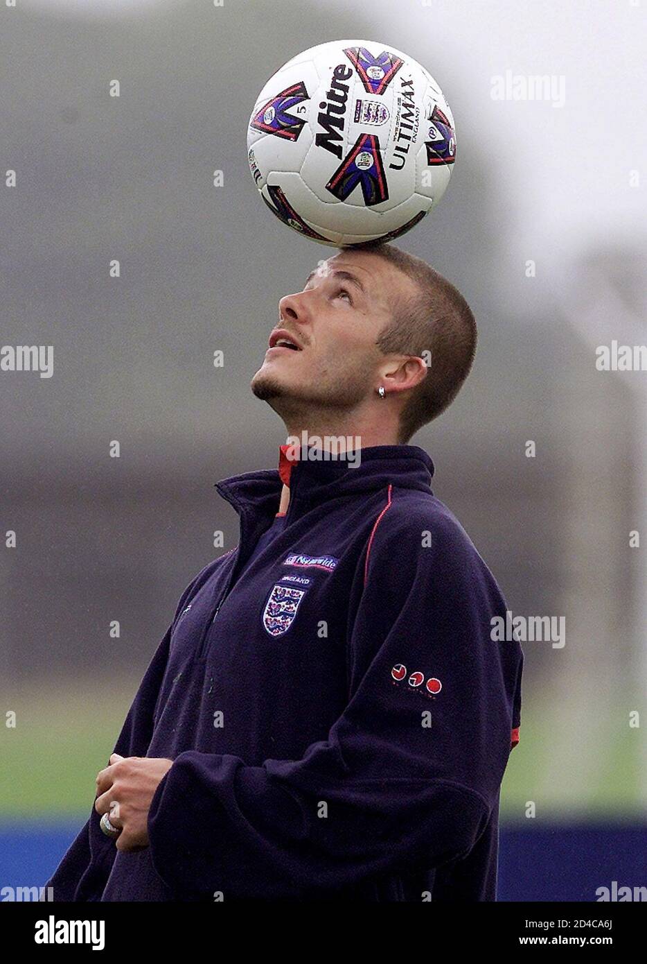David beckham 2001 greece hi-res stock photography and images - Alamy