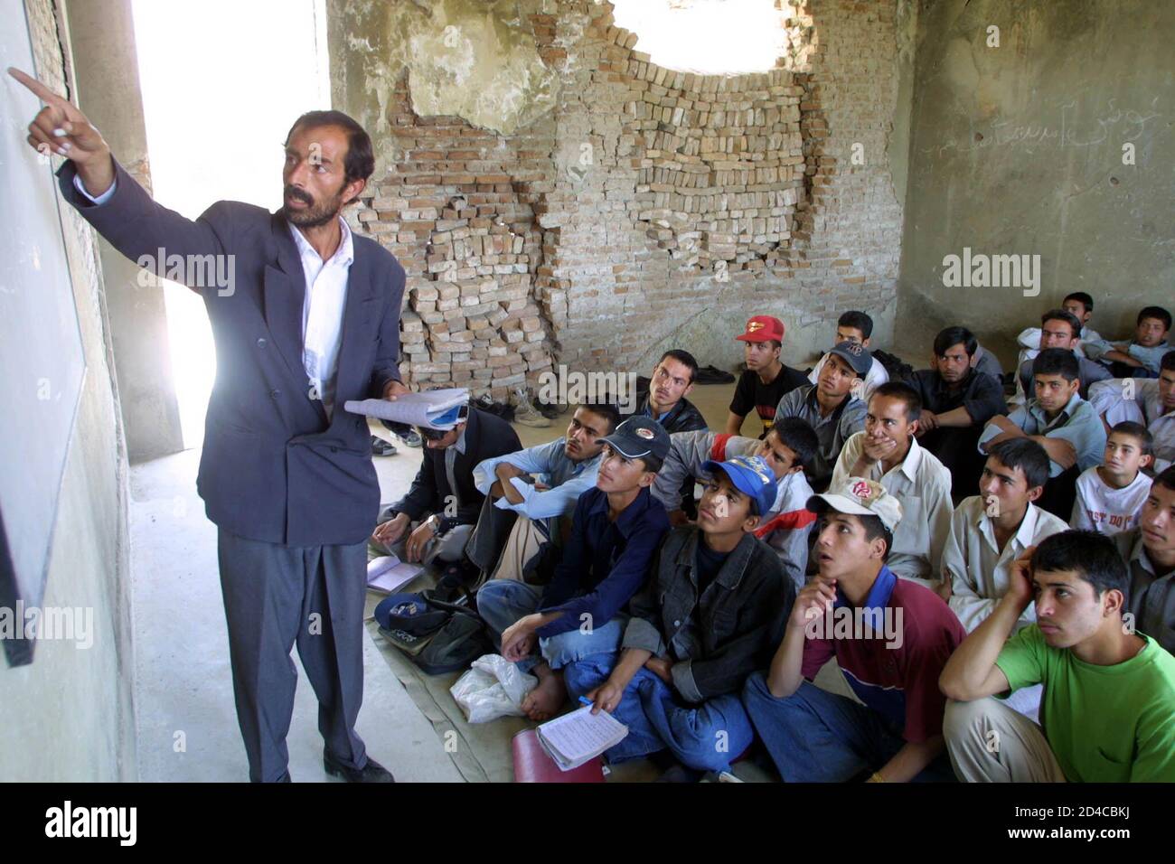 Kabul afghanistan 1990s hi-res stock photography and images - Alamy
