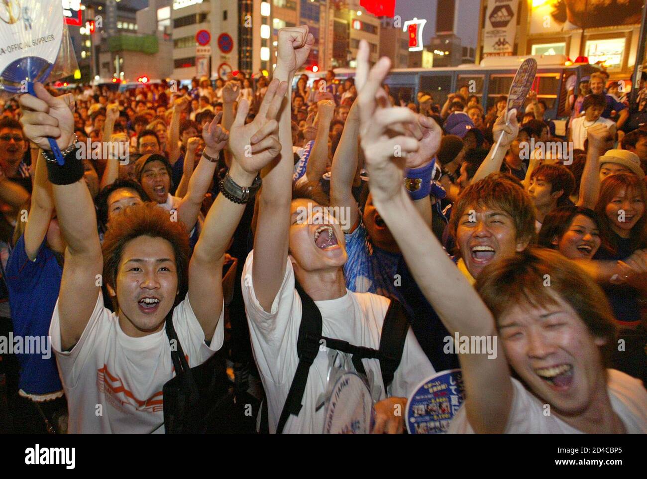 Japanese soccer fans cheer national hi-res stock photography and images ...